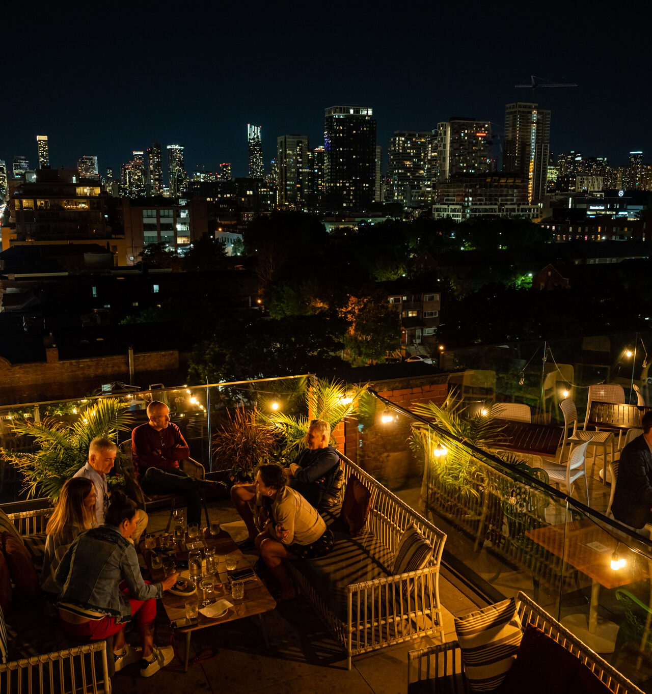 In-Room Dining & Minibar Service | The Broadview Hotel